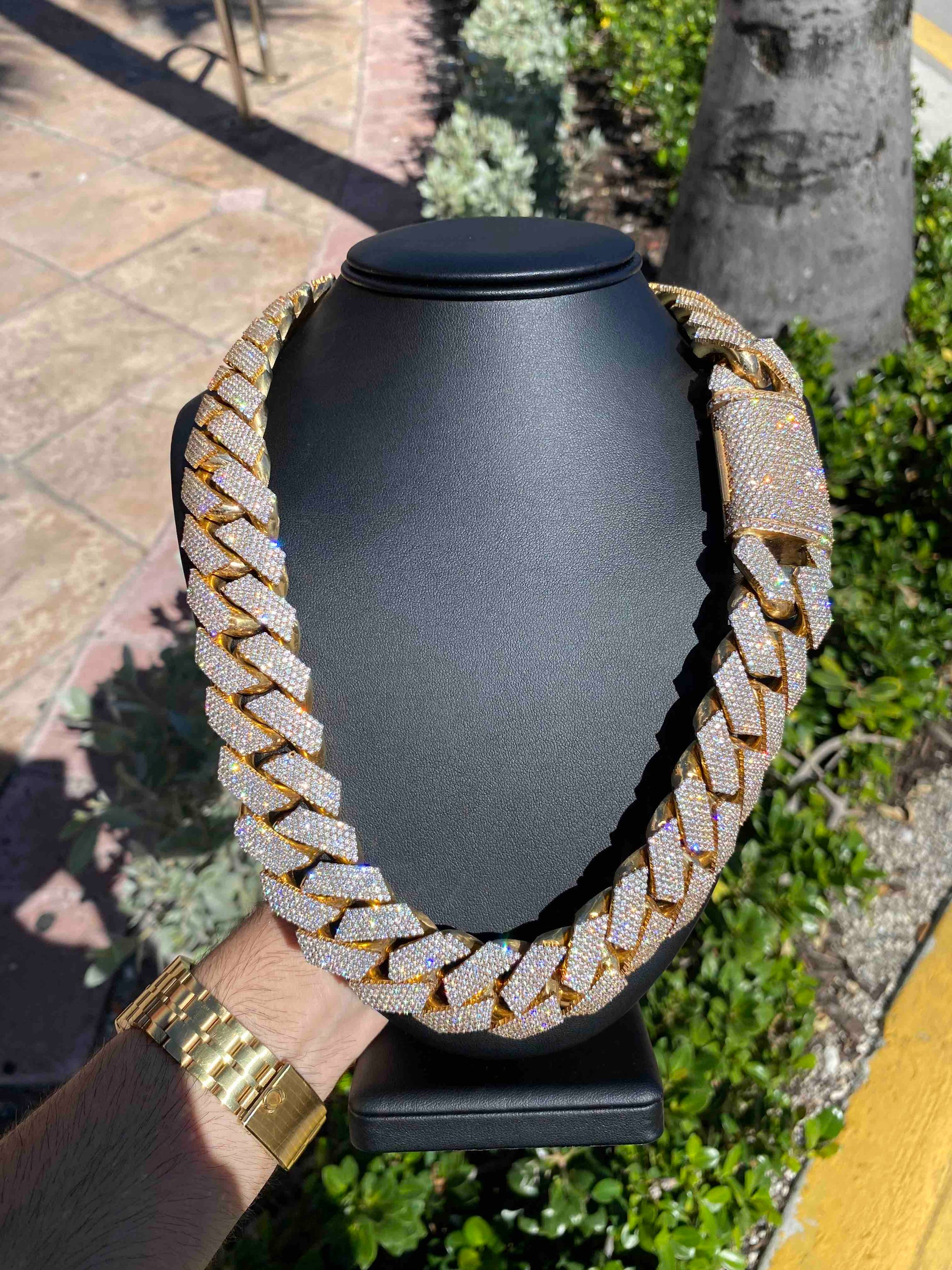 14K Gold, VS-1 70 CT Diamond Tennis Chains: A Statement of Luxury and Style