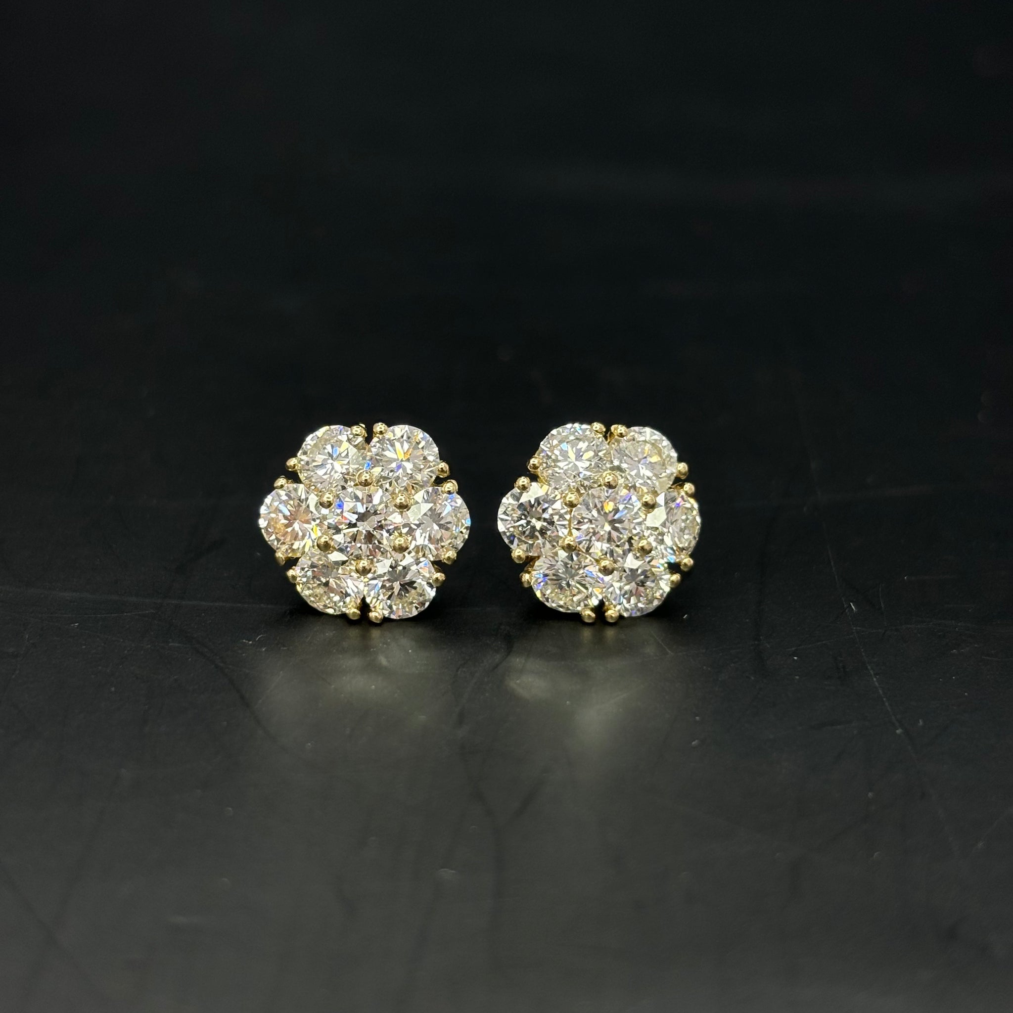What Makes ICED OUT LAB EARRINGS VS1 FLOWER Unique?